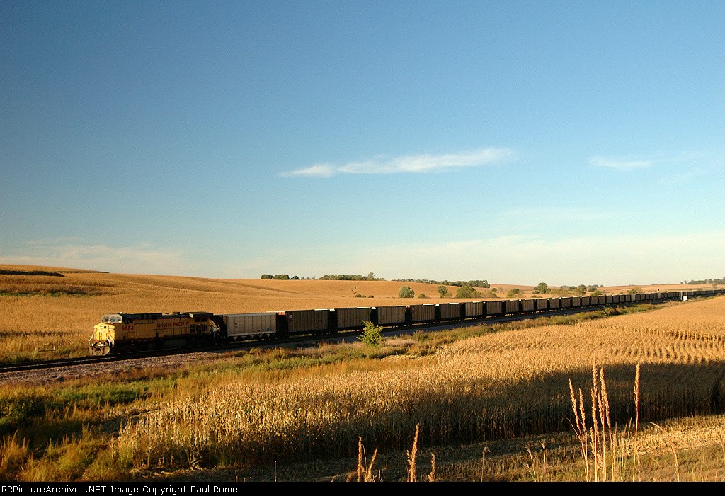 UP 6884, Westbound empty hopper train working across Iowa